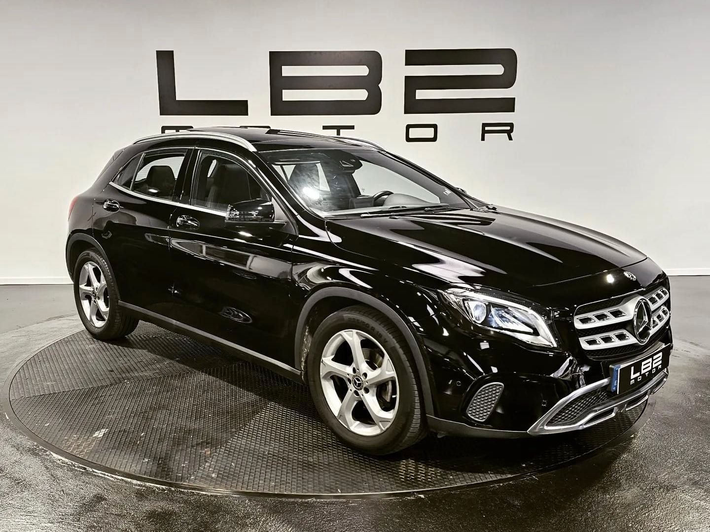 MERCEDES-BENZ GLA 180 122cv 2017: Elegancia, Rendimiento y Confort