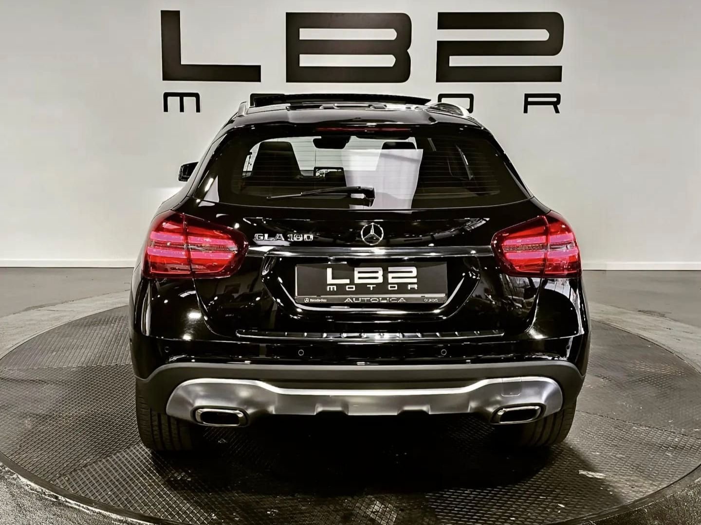 MERCEDES-BENZ GLA 180 122cv 2017: Elegancia, Rendimiento y Confort