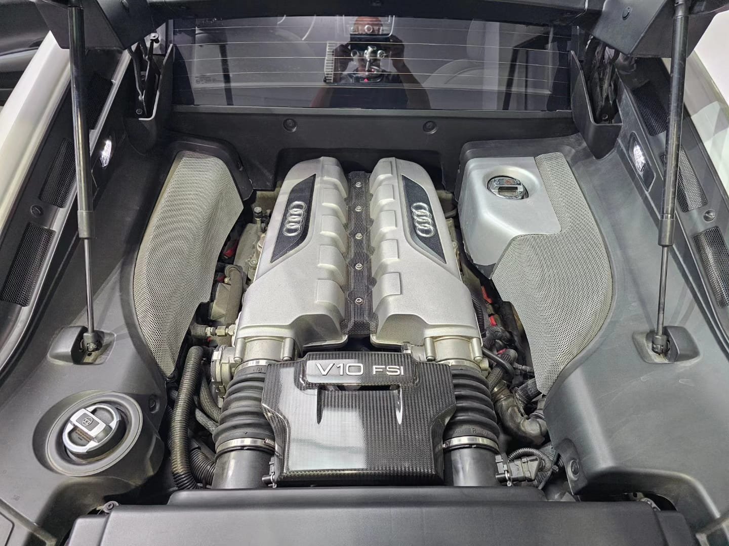 AUDI R8 V10 5AUDI R8 V10 5.2 FSI 525CV .2 FSI 525CV